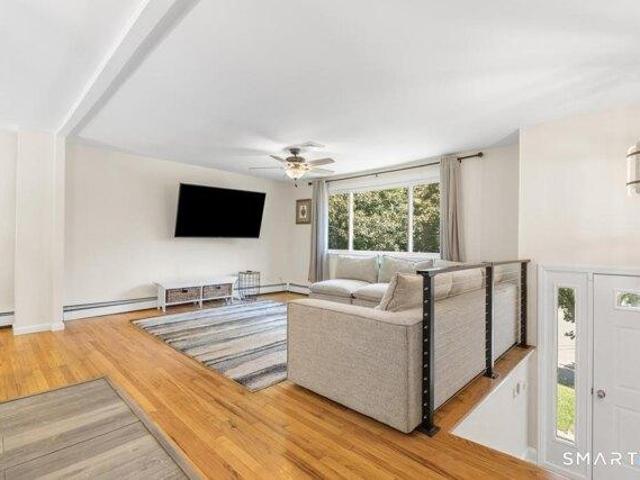 house with 3 bedroom, Milford CT ES103664048
