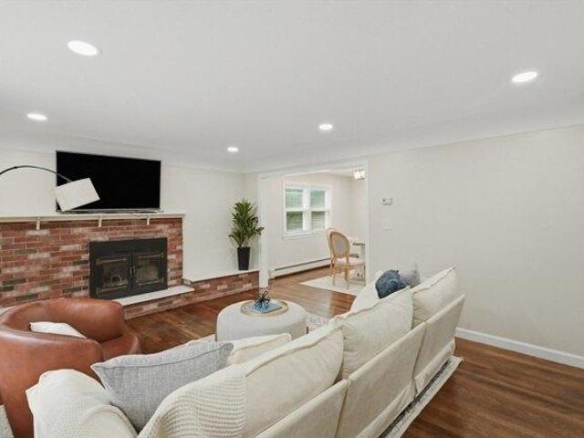 house with 3 bedroom, Millbury MA ES105095863
