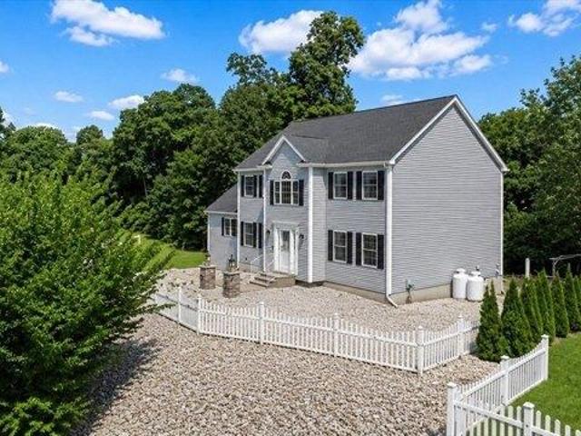house with 3 bedroom, Millbury MA ES105159144