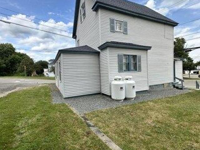 house with 3 bedroom, Millinocket ME ES105176281