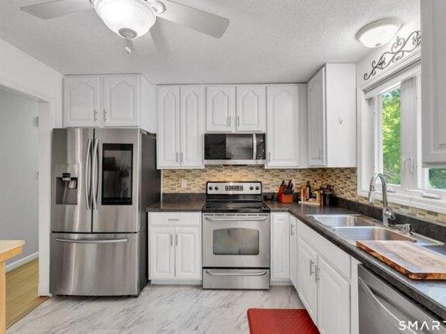 house with 3 bedroom, Montville CT ES104946914