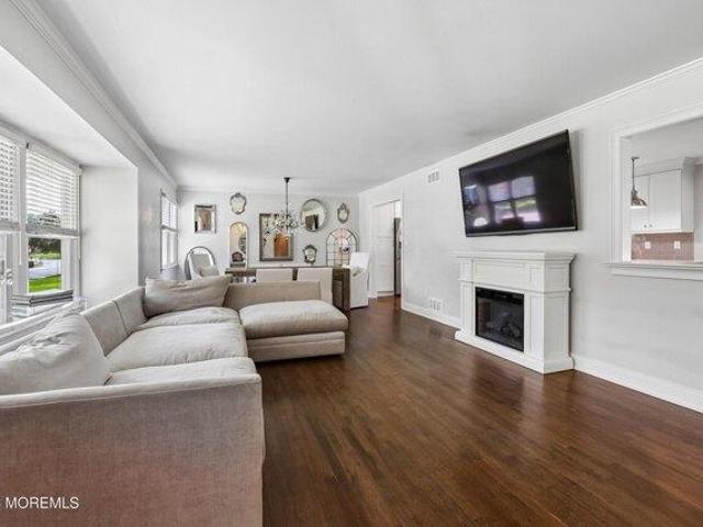 house with 3 bedroom, Morganville NJ ES105174607