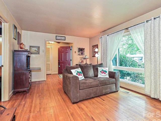 house with 3 bedroom, NC NC ES102272185