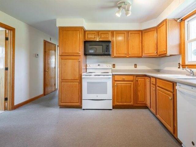 house with 3 bedroom, Nashua NH DLS102728727
