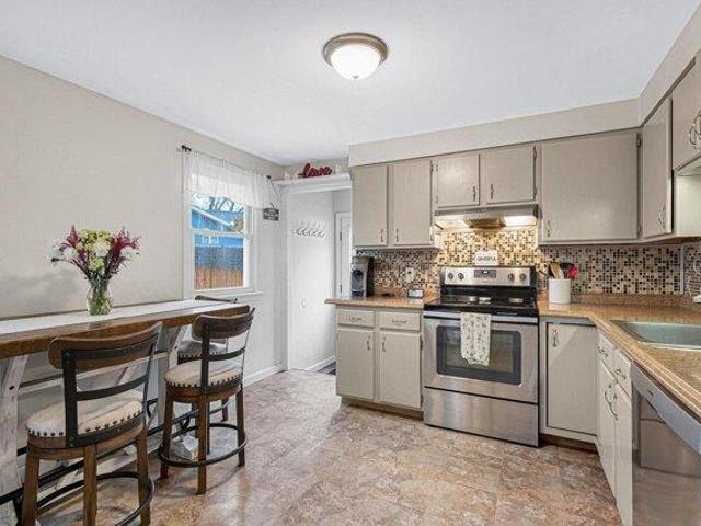 house with 3 bedroom, Nashua NH DS101657717