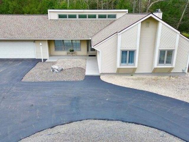 house with 3 bedroom, Nashua NH DS101999322