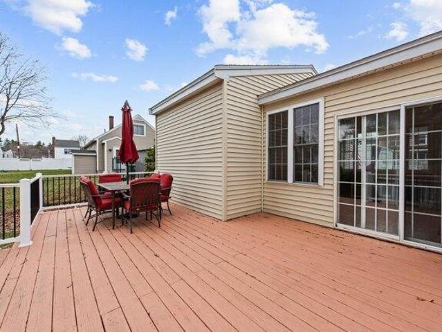 house with 3 bedroom, Nashua NH DS102531008
