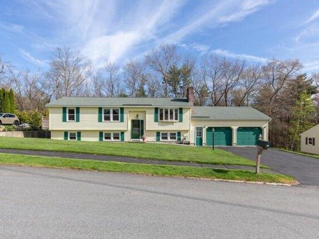 house with 3 bedroom, Nashua NH DS102585735