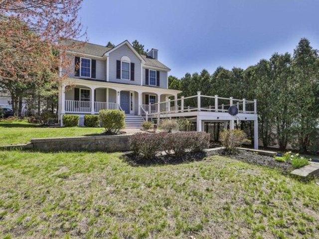 house with 3 bedroom, Nashua NH DS102594219