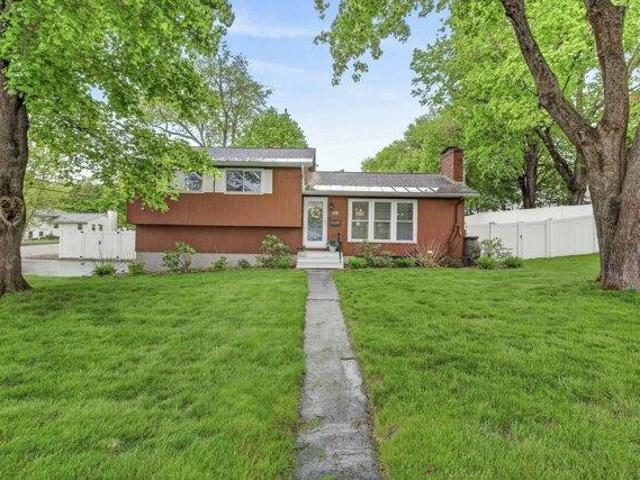 house with 3 bedroom, Nashua NH DS102635413