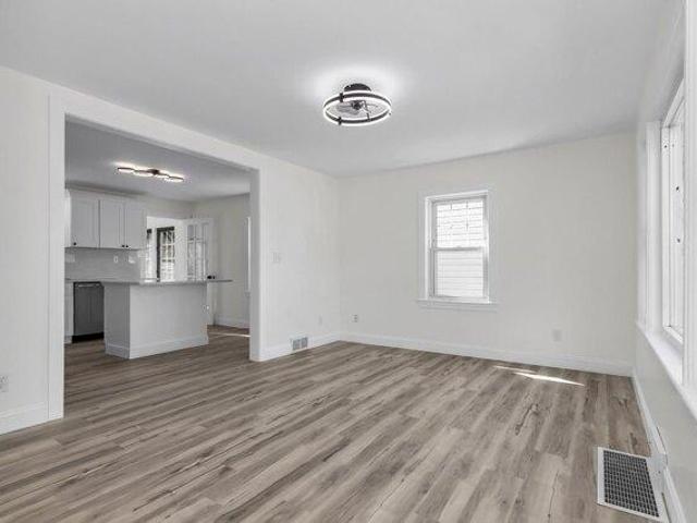 house with 3 bedroom, Nashua NH DS102027291