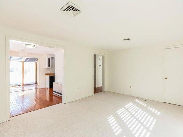 house with 3 bedroom, Nashua NH DS102029548