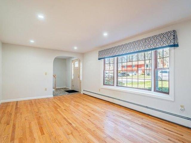 house with 3 bedroom, Nashua NH DS102153846