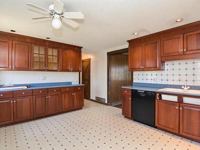 house with 3 bedroom, Nashua NH DS102158759