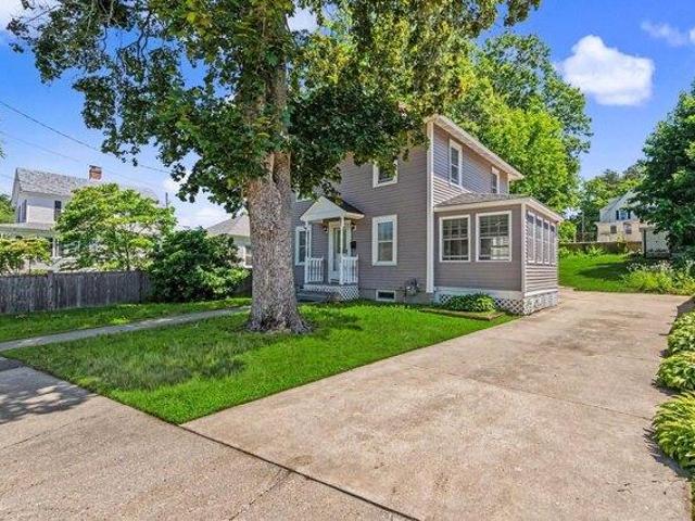house with 3 bedroom, Nashua NH DS103849562