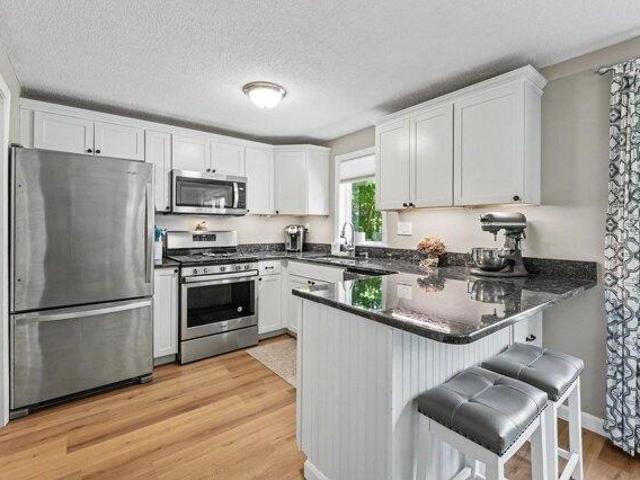 house with 3 bedroom, Nashua NH DS103888901