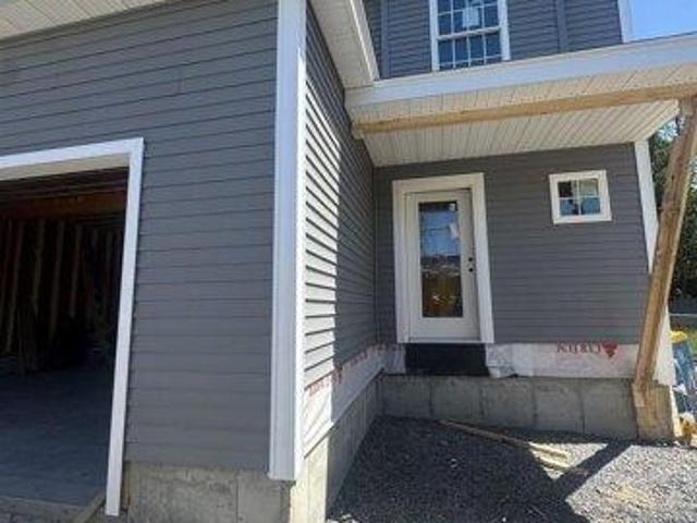 house with 3 bedroom, Nashua NH DS103034495