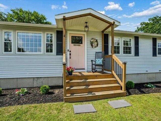 house with 3 bedroom, Nashua NH DS104188179