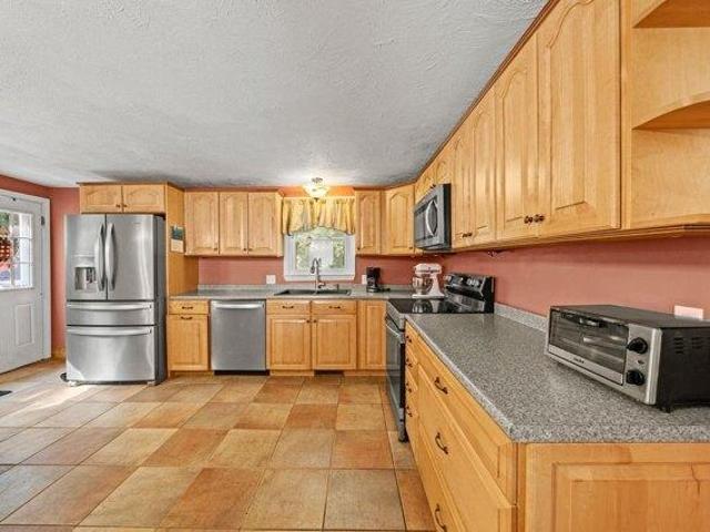 house with 3 bedroom, Nashua NH DS104190248
