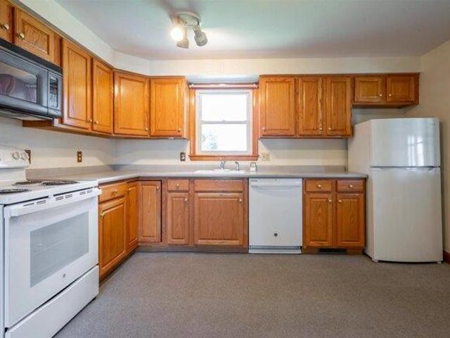 house with 3 bedroom, Nashua NH ES102828374