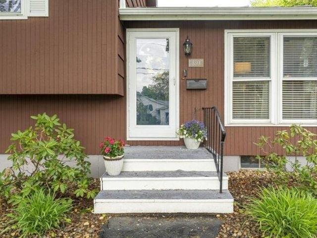 house with 3 bedroom, Nashua NH ES103438582