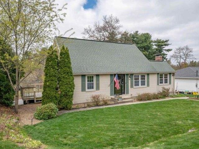 house with 3 bedroom, Nashua NH ES103441389