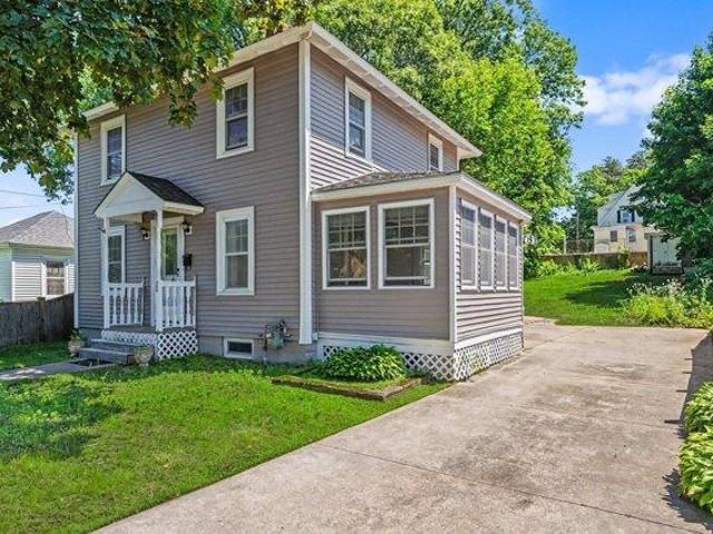 house with 3 bedroom, Nashua NH ES103849562