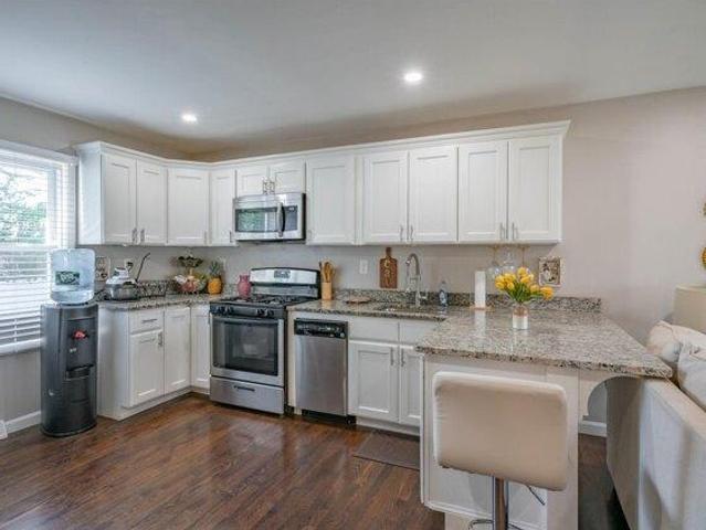 house with 3 bedroom, Nashua NH ES103888587