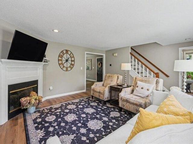 house with 3 bedroom, Nashua NH ES103888901