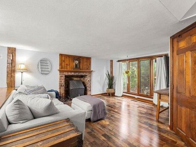 house with 3 bedroom, Nashua NH ES103224039