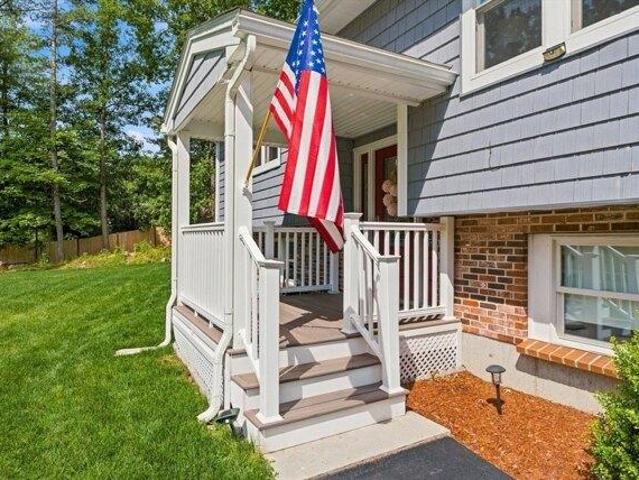 house with 3 bedroom, Nashua NH ES104479006