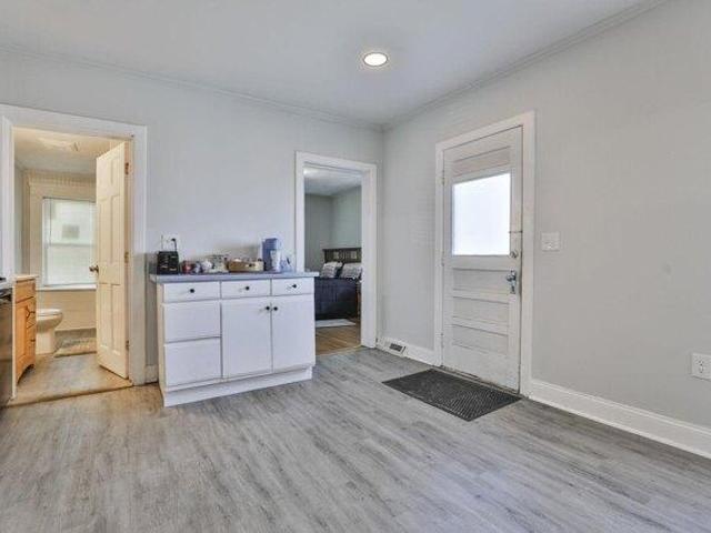 house with 3 bedroom, Nashua NH ES104570972