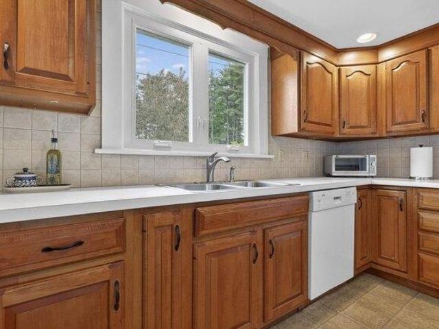 house with 3 bedroom, Nashua NH ES104791844