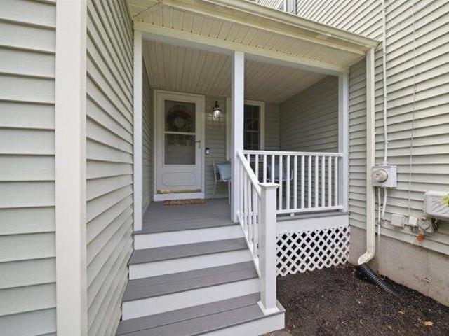 house with 3 bedroom, Nashua NH ES104849940