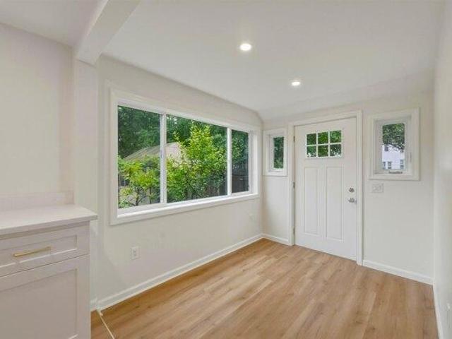 house with 3 bedroom, Nashua NH ES104851093