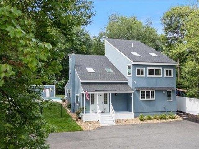house with 3 bedroom, Nashua NH ES104853568