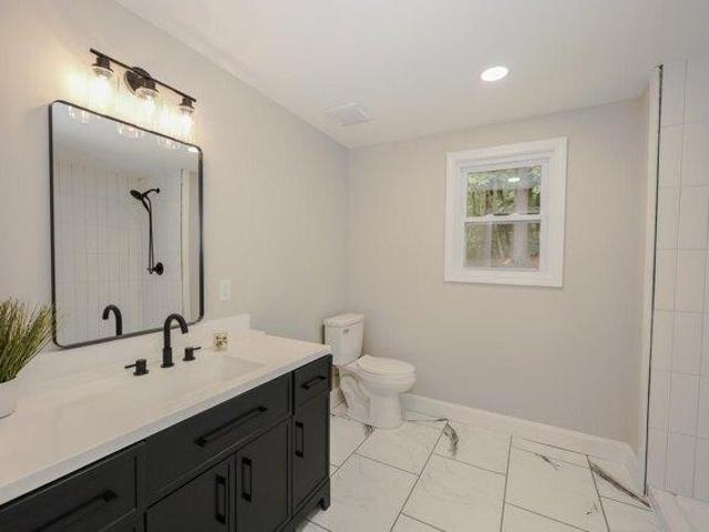 house with 3 bedroom, Nashua NH ES104920103