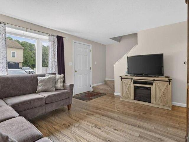house with 3 bedroom, Nashua NH ES104042012