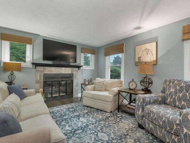 house with 3 bedroom, Nashua NH ES104113490