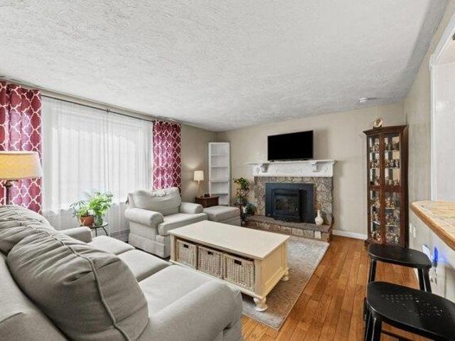 house with 3 bedroom, Nashua NH ES104190248