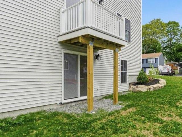 house with 3 bedroom, Nashua NH ES104235016