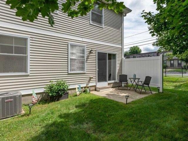 house with 3 bedroom, Nashua NH ES105589831