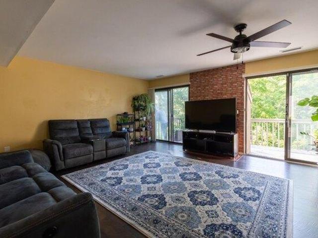 house with 3 bedroom, Nashua NH ES105108132