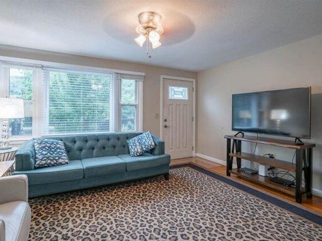 house with 3 bedroom, Nashua NH ES105114323