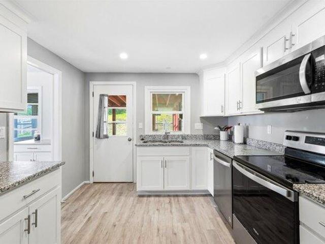 house with 3 bedroom, Nashua NH ES105116695