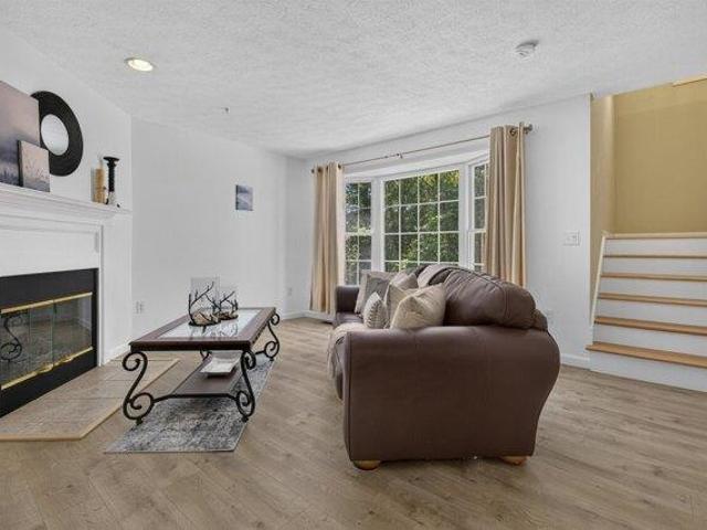 house with 3 bedroom, Nashua NH ES105141707