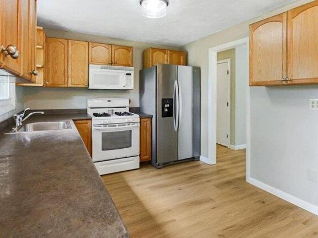 house with 3 bedroom, Nashua NH ES105143358