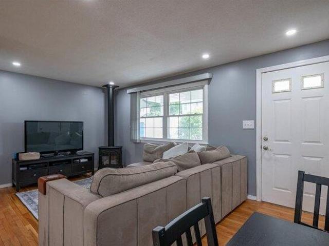 house with 3 bedroom, Nashua NH ES105157261