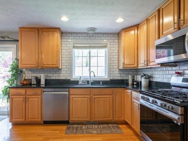 house with 3 bedroom, Nashua NH ES105173016