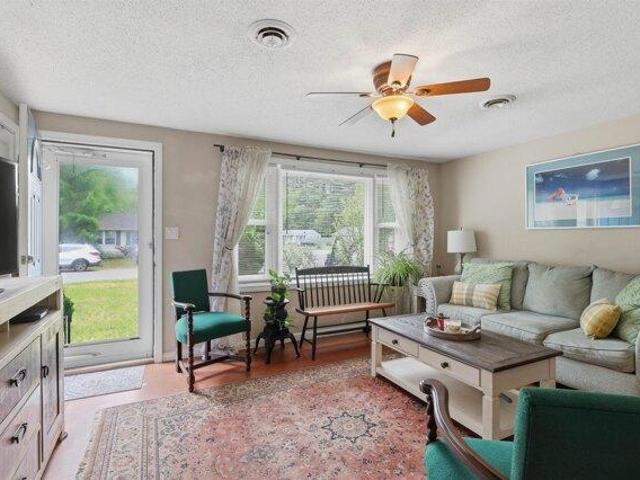 house with 3 bedroom, Nashua NH ES105176121